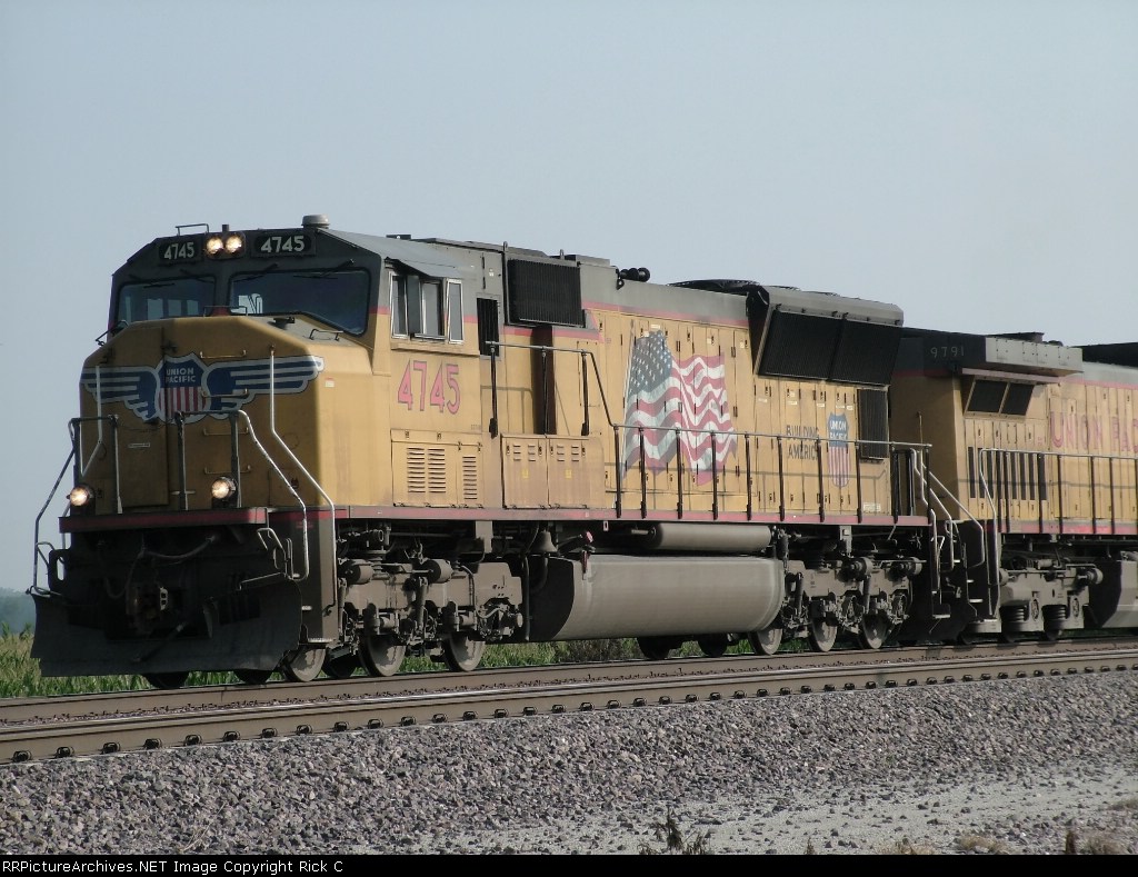 UP 4745 - Front Quarter View